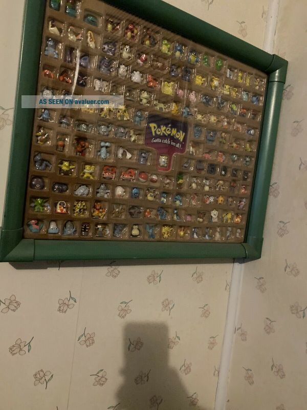 Pokemon Hasbro Mini Figures Display Case Complete 152 Figures Toy Frame ...