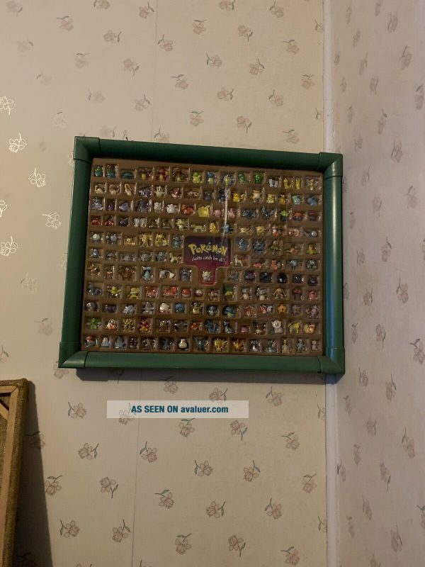 Pokemon Hasbro Mini Figures Display Case Complete 152 Figures Toy Frame ...