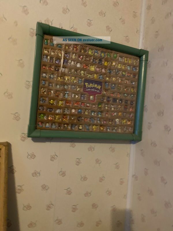 Pokemon Hasbro Mini Figures Display Case Complete 152 Figures Toy Frame ...