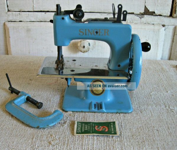 Vintage SINGER Child ' S Sewing Machine BLUE Sewhandy RARE | #31156364