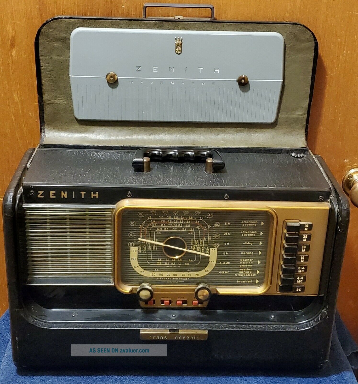 GREAT VINTAGE ZENITH TRANS OCEANIC RADIO AND LOOKS GREAT | #31445028
