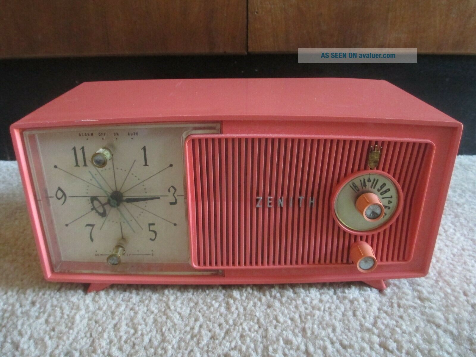 VINTAGE MID CENTURY CORAL PLASTIC ZENITH E514V AM CLOCK TUBE RADIO ...