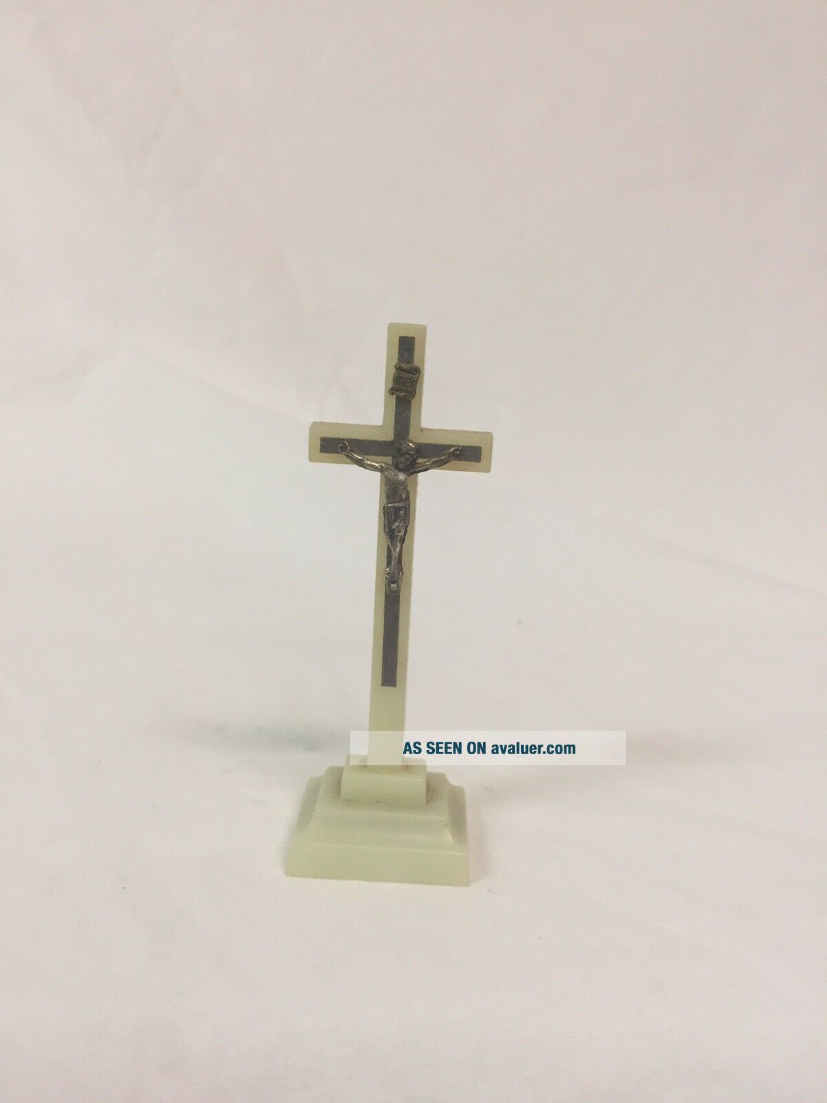 VINTAGE RARE 1950S 1960S CRUCIFIX MAGNETIC & GLOWS AUTO TRUCK DASH ...