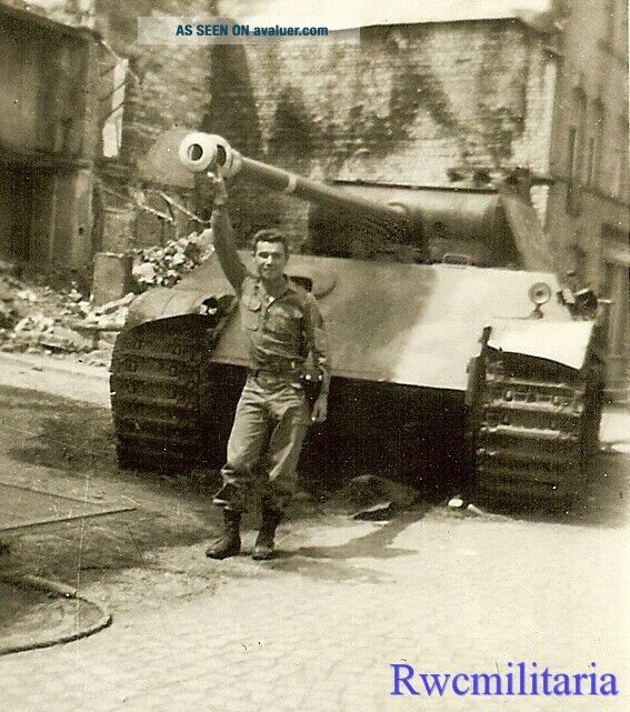RARE US Soldier On Bombed Street W/ KO ' D German Pzkw. V Panther ...