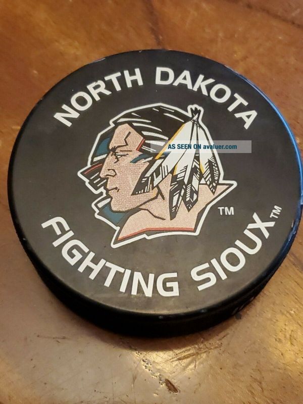 Vintage University Of North Dakota UND Fighting Sioux Hockey Puck ...