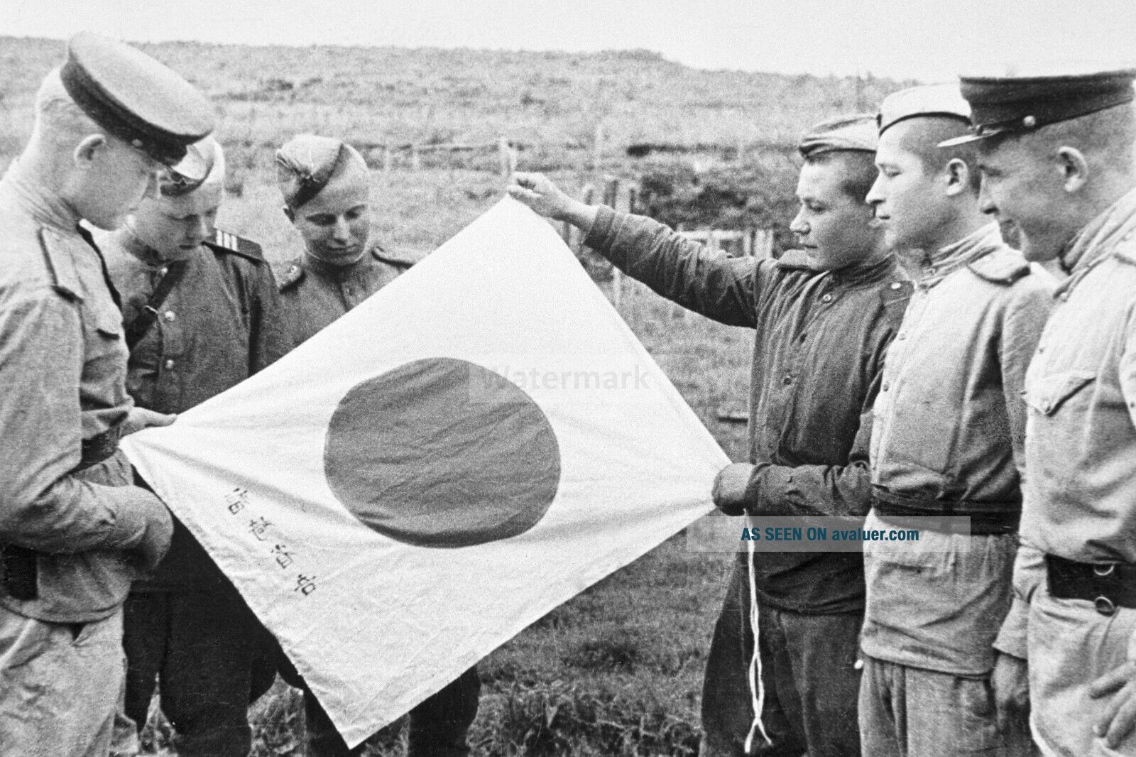 WW2 Photo Soviet Border Guards Examine A Trophy Japanese Flag 1255 ...