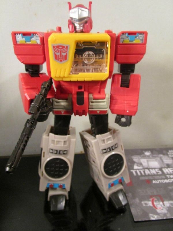 Transformers Generations Titans Return Autobot Blaster And Twin Cast ...