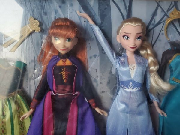 Disney Frozen 2 Fashion Bundle Pack Ana And Elsa Dolls Set W/ Clothes ...