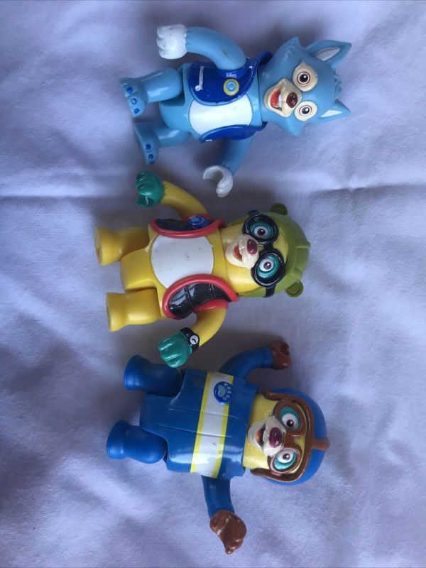 Disney Special Agent Oso Go Go Blue Race Car With 3 Figures, Oso And ...