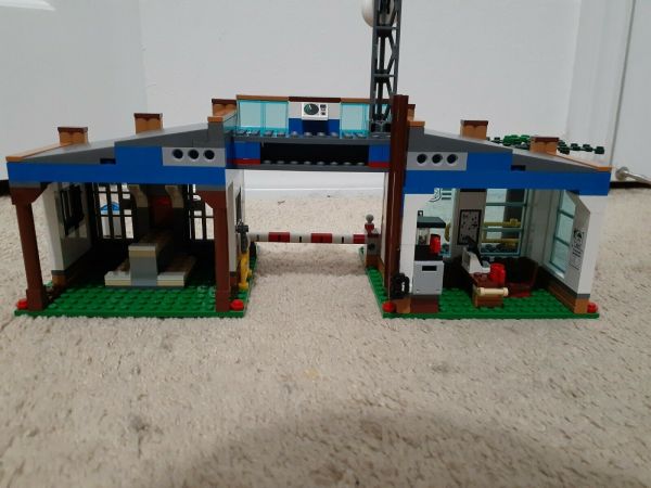 LEGO City Forest Police Station (4440) 100 Complete Bear Helicopter ...