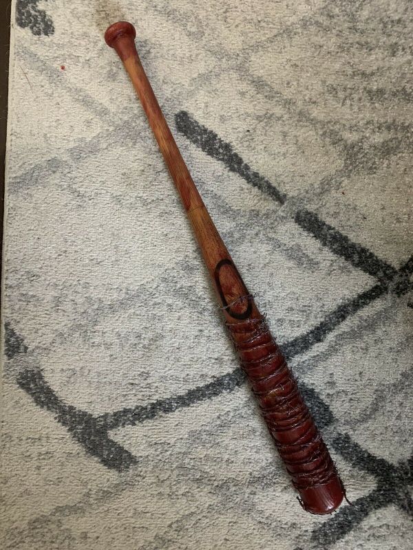 2017 Lucille Take It Like A Champ Bloody 32 " Bat. The Walking Dead Bat ...
