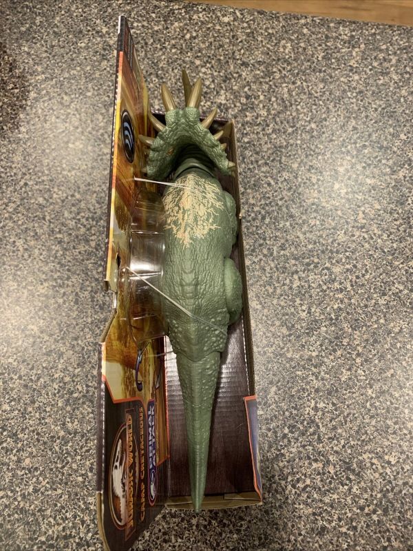Jurassic World Camp Cretaceous GMC98 - Sinoceratops Action Figure ...