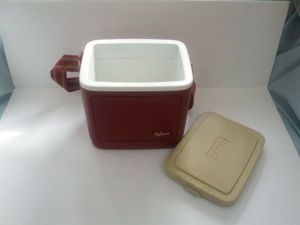 Vintage Retro Igloo Tag Along 8 Cooler With Shoulder Strap Large Can ...